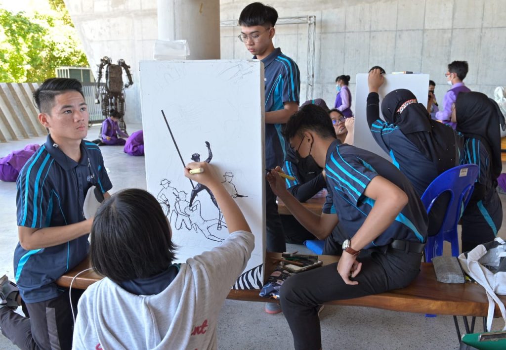 GAH-UMS anjur pertandingan mewarna dan melukis doodle sempena sambutan ...