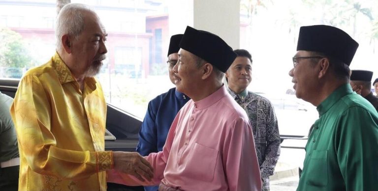 Tun Juhar Attends Aidilfitri Gathering With Sabah Federal Civil ...