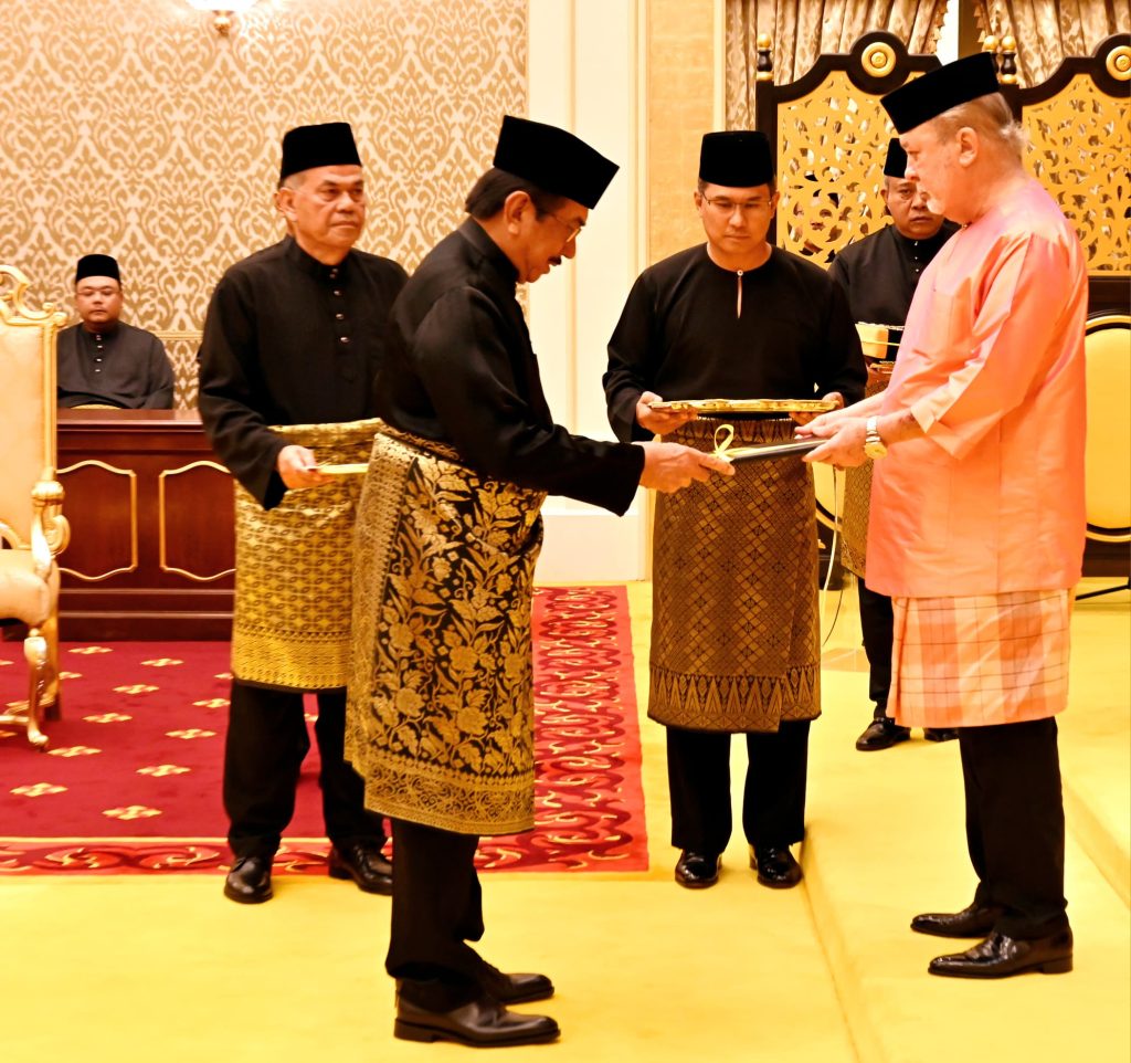 Tun Musa Haji Aman dilantik Yang Di-Pertua Negeri Sabah Ke-11 ...